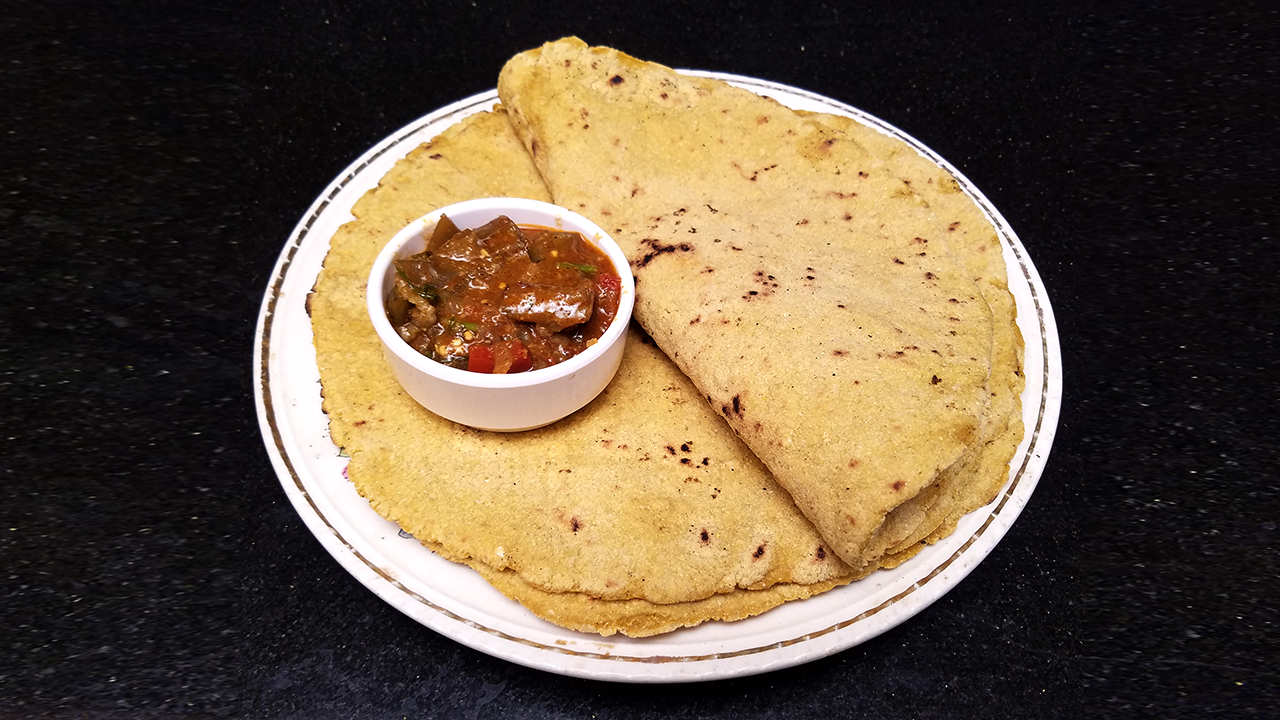 Mokkajonna Rottelu | మొక్కజొన్న రట్టె | How to make jonna rotte in ...